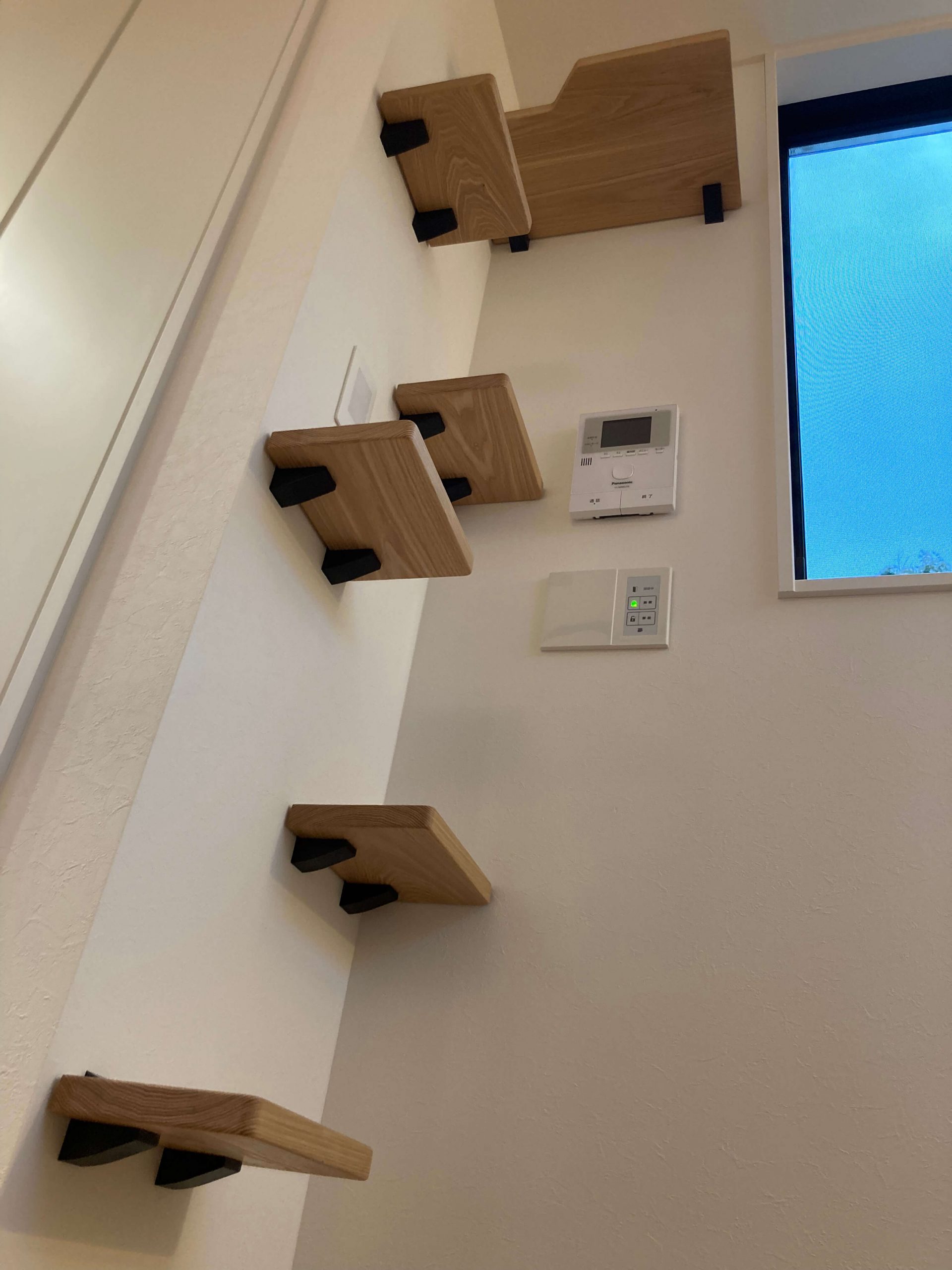 愛猫と暮らす、やわらかなアイボリーが印象的なガルバの家 - 埼玉県さいたま市宮原駅の工務店戸建て/注文住宅なら小林工務店